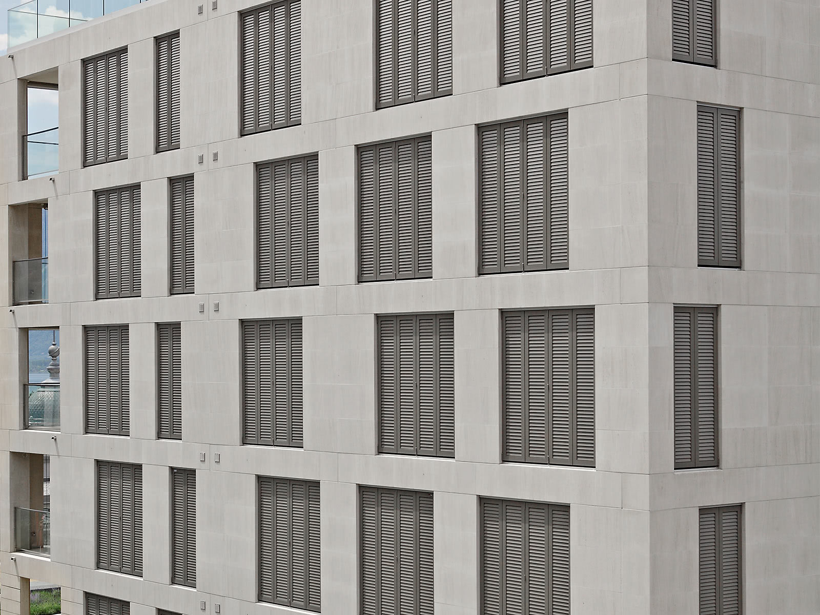 Les volets - L.E.B Menuiserie